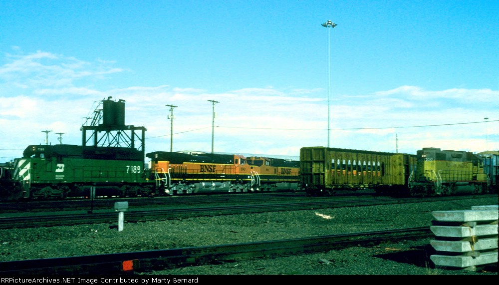 BN 7189, BNSF 1043, and UP 2063